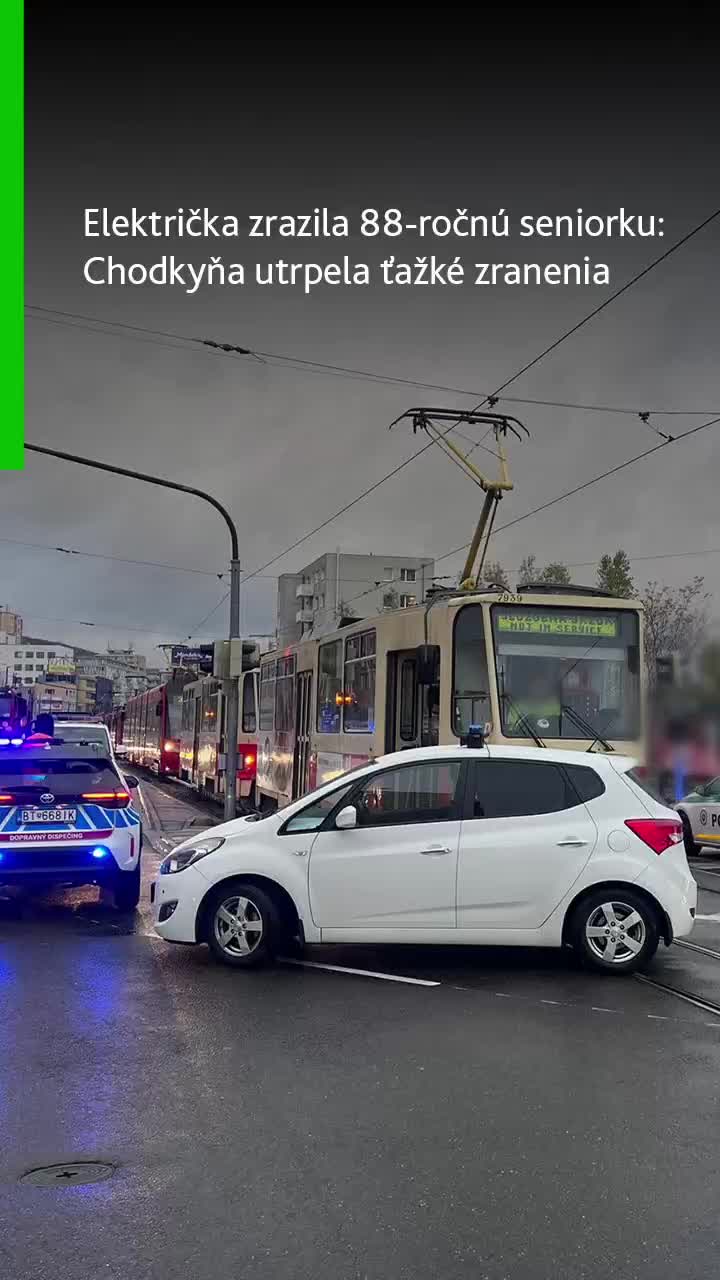 Električka zrazila 88-ročnú seniorku: Chodkyňa utrpela ťažké zranenia - Hlavné správy